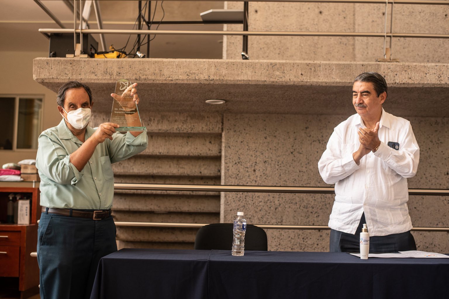 Reconoce esta casa de estudios desempeño del Dr. Hugo Navarro al frente ...
