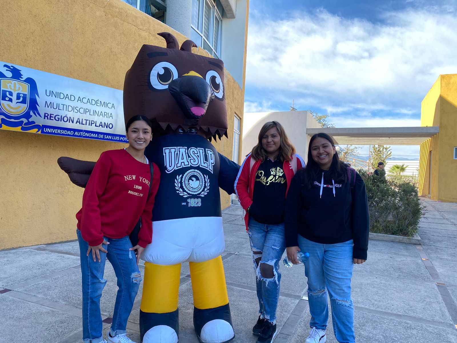 La Unidad Académica Multidisciplinaria Región Altiplano realiza Feria ...